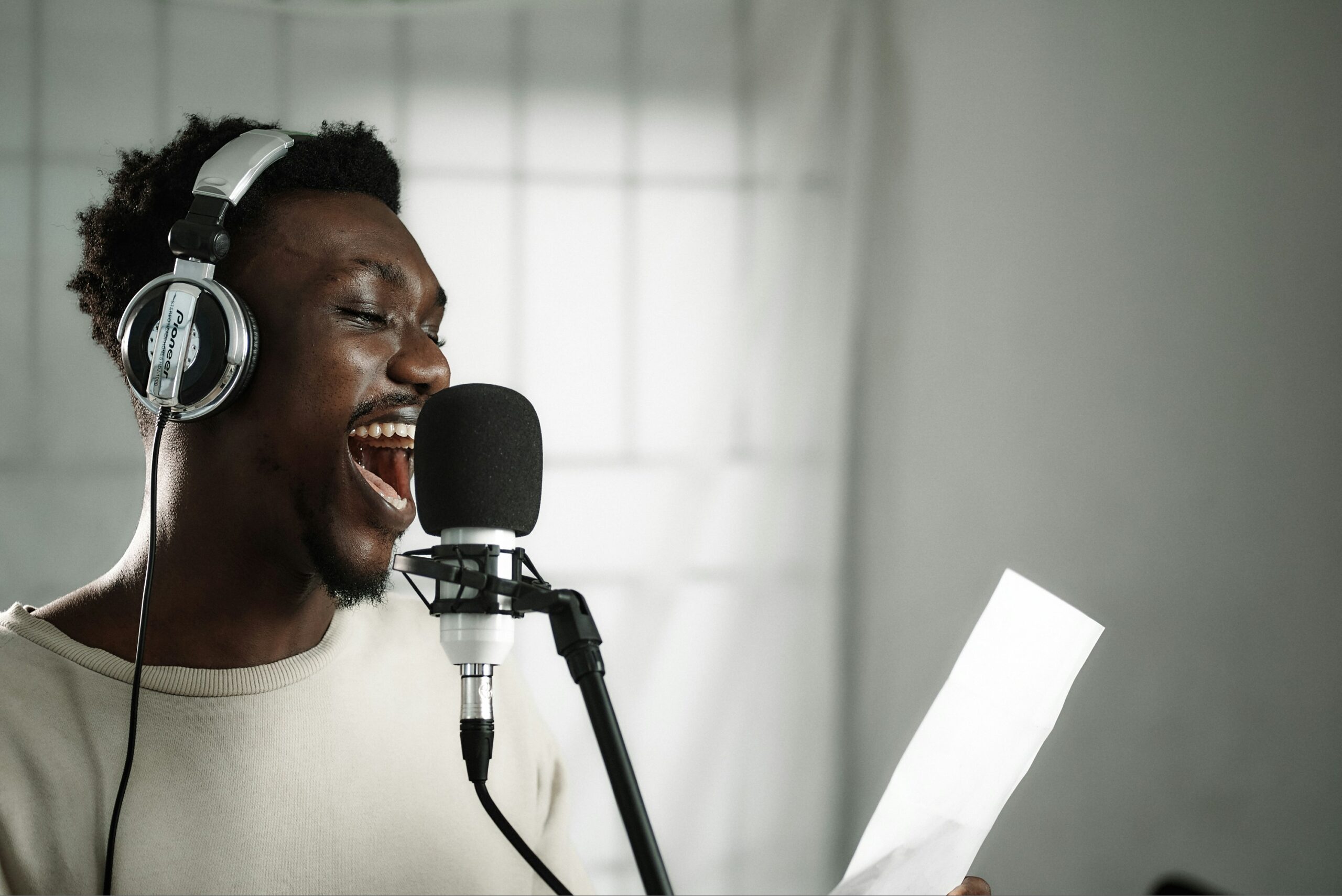 Voiceover for In Show Narration | Blue Wave Voiceover